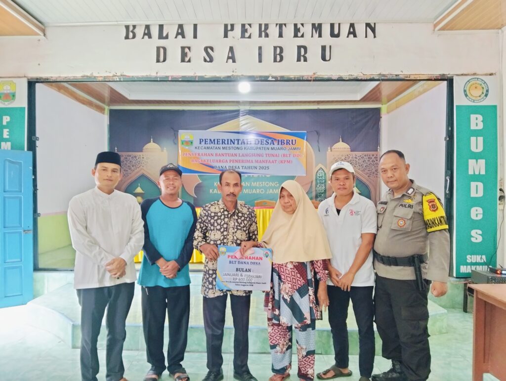 Pemberian Bantuan Langsung Tunai (BLT) Desa Ibru Kepada Keluarga Miskin Ekstrem Tahun 2025 ...